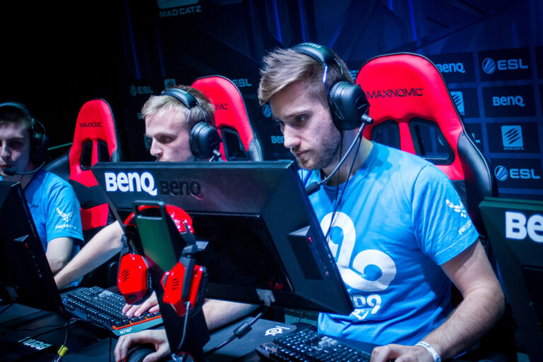 How to Become a Pro Gamer in 7 Simple Steps - The .ISO zone