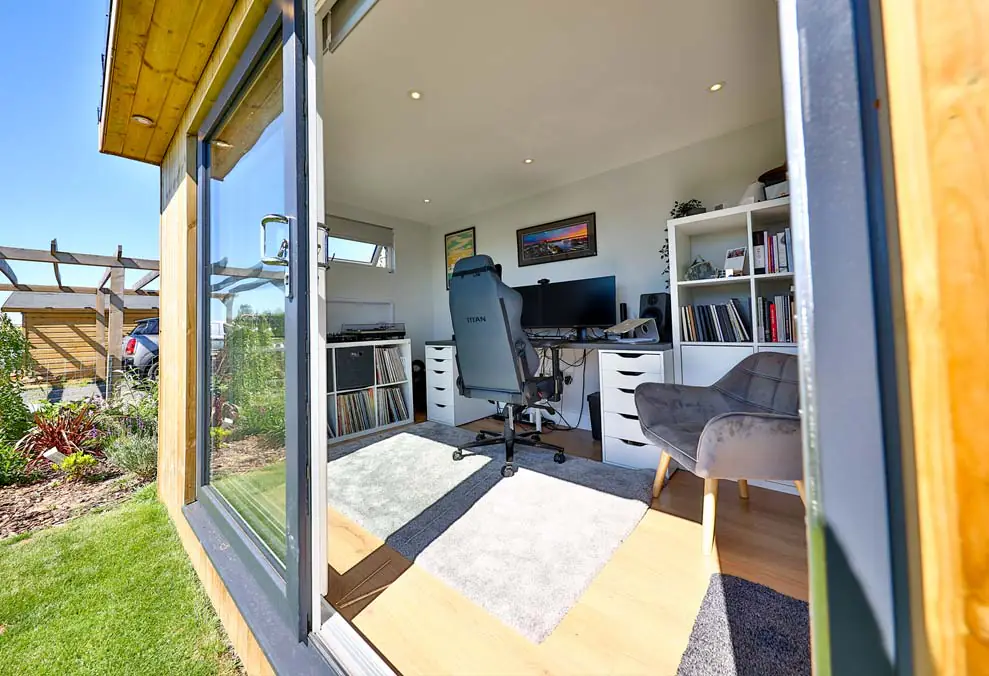 How to Build a Perfect Gaming Room in Your Garden: 3 Tips for Gamers ...